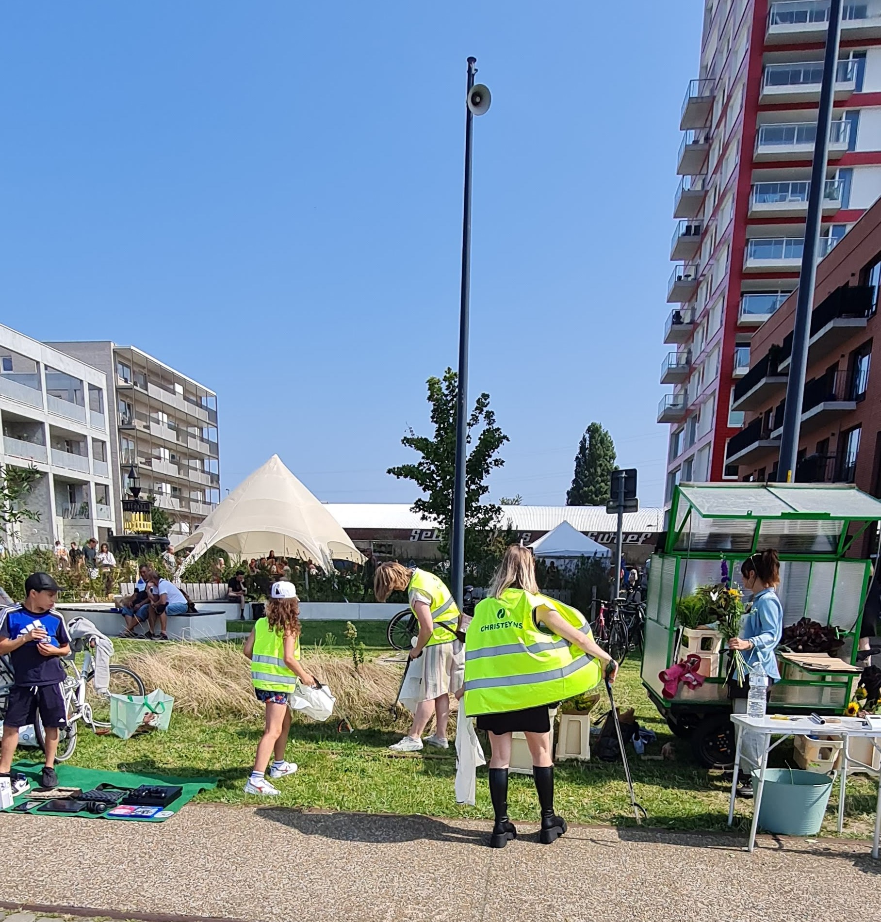 Clean-up the neighbourhood as a team | Christeyns